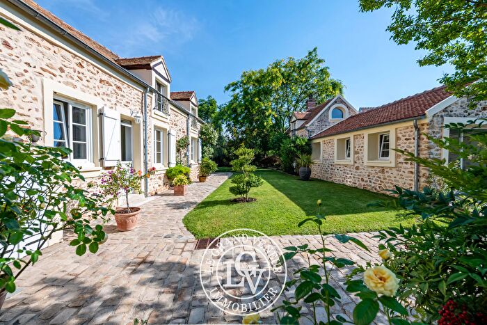 Saint-Sauveur-sur-École - Maison 8 pièces à vendre