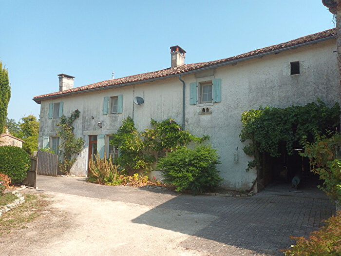 Maison à vendre - Champagné-le-Sec - 8 pièces - 4 chambres