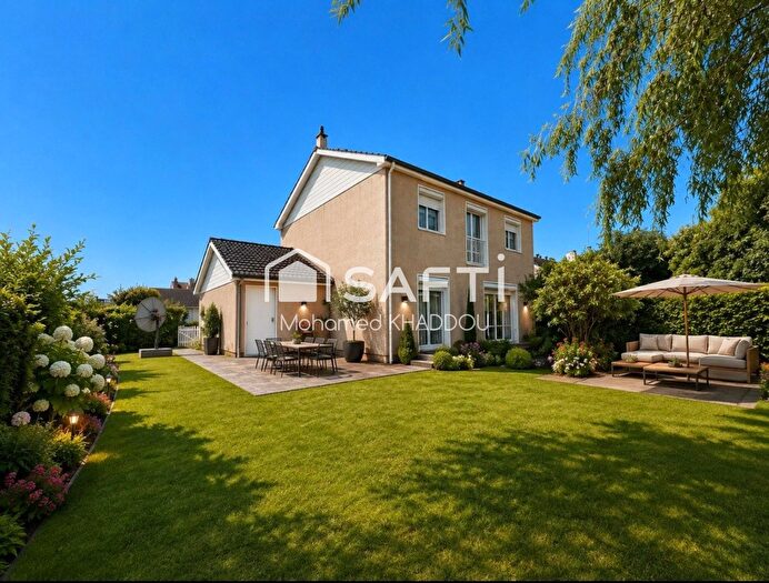 Maison 6 pièces à Le Mesnil-Saint-Denis, à vendre