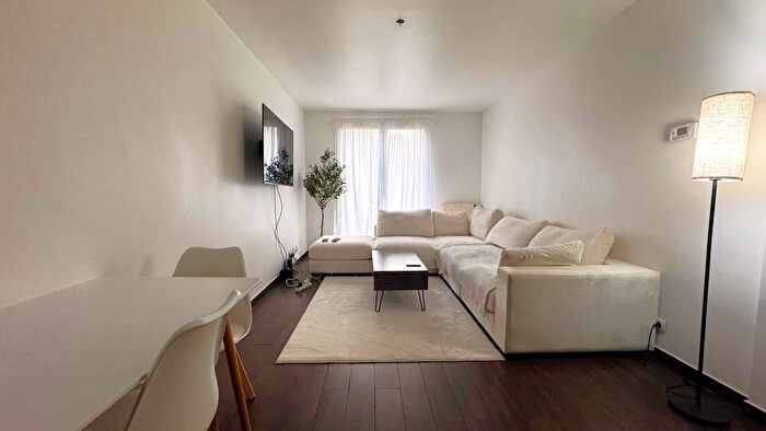 Appartement à vendre - Gagny, Plateau, Franceville - 2 pièces - 1 chambre