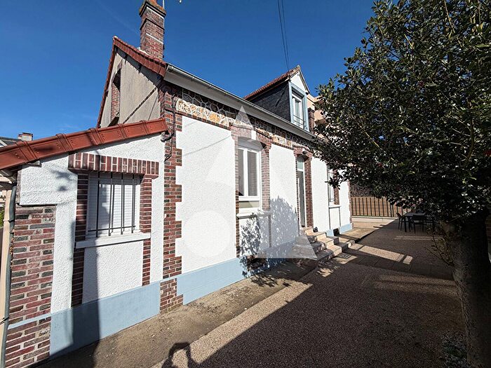 Maison à louer - Centre Ville-Isambard, Évreux - 4 pièces - 3 chambres