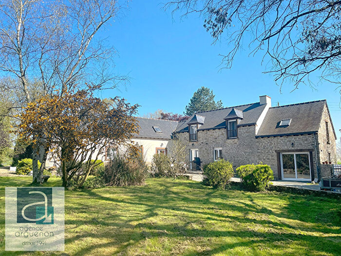 Maison à vendre - Broons - 8 pièces - 6 chambres