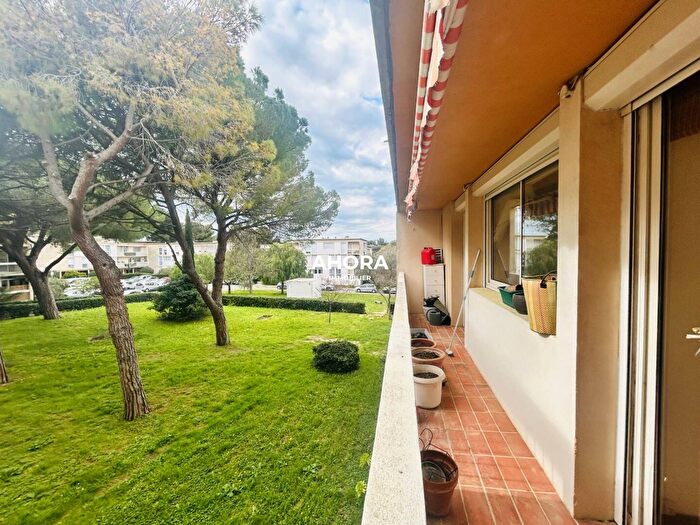 Appartement à louer - Marseille ème arrondissement - 3 pièces - 2 chambres