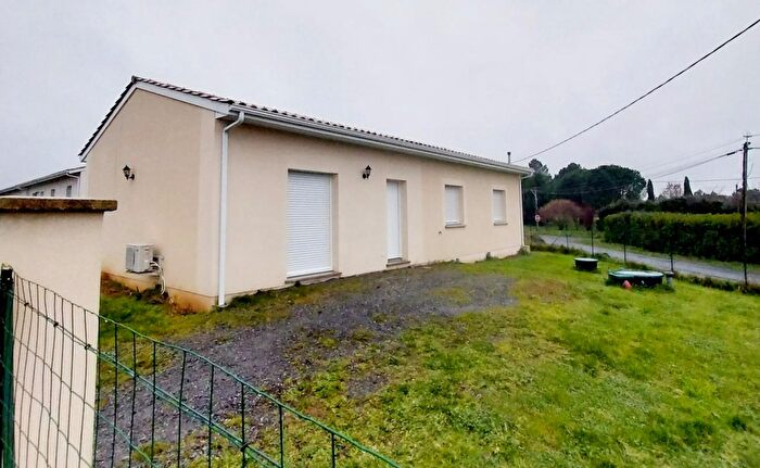 Maison à louer - Blasimon - 4 pièces - 3 chambres