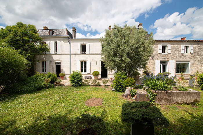 Maison 15 pièces à La Benâte, à vendre