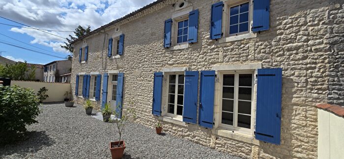 Maison à vendre - Loiré-sur-Nie - 8 pièces - 6 chambres
