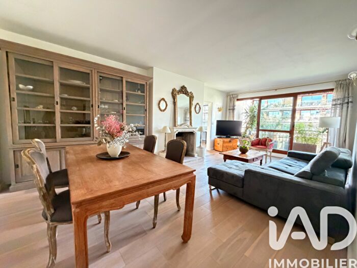 Appartement à louer - Noisy-le-Roi - 4 pièces - 3 chambres