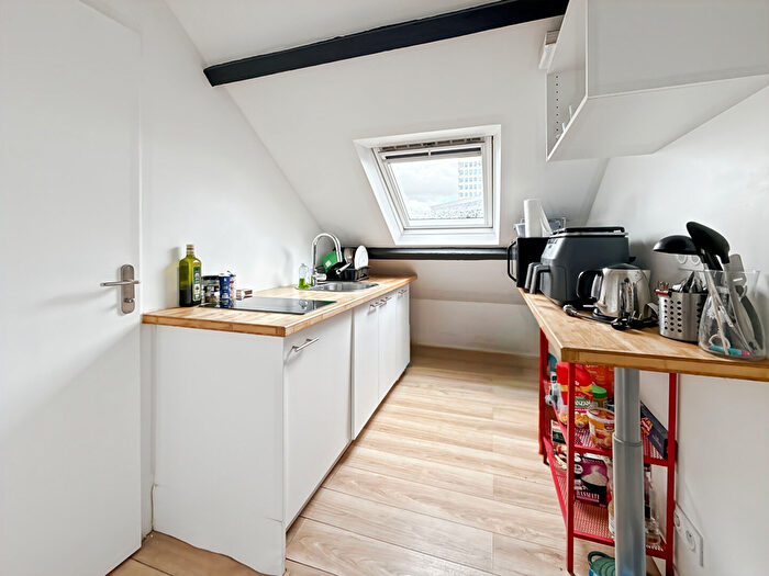 Quartiers Centre, Colombier : Appartement 2 pièces à louer