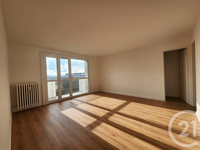 Appartement à vendre - Compiègne, Royallieu, Village - 4 pièces - 3 chambres