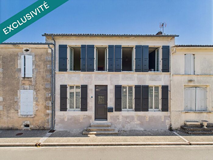 Maison à vendre - Saint-Romain-de-Benet - 6 pièces - 3 chambres