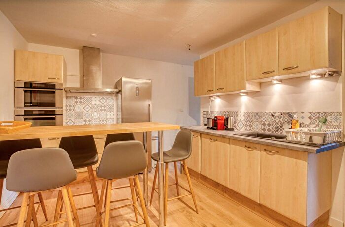 Appartement à louer - Le Grand Trou, Lyon ème arrondissement - 7 pièces - 5 chambres