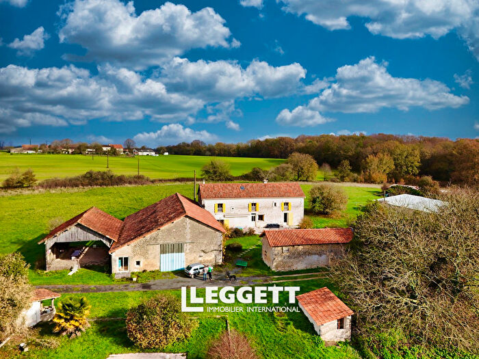 Maison à vendre - Vieux-Mareuil - 6 pièces - 5 chambres