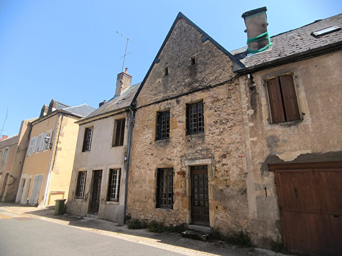 Maison à vendre - Moulins-Engilbert - 6 pièces - 4 chambres