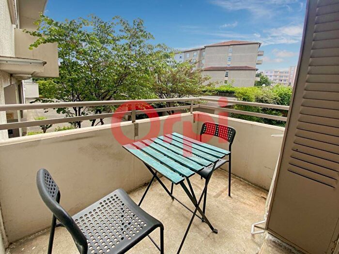 Appartement à louer - Le Bachut, Lyon ème arrondissement - 4 pièces - 3 chambres