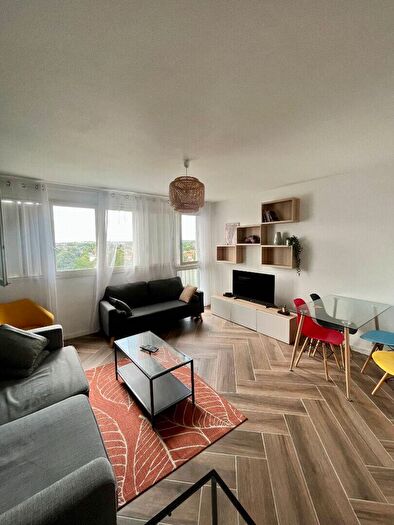 Appartement à louer - Les Blossières-Mairie, Orléans - 5 pièces - 4 chambres