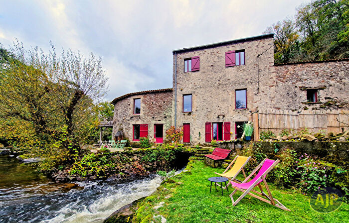 Maison à vendre - La Bruffière - 9 pièces - 5 chambres