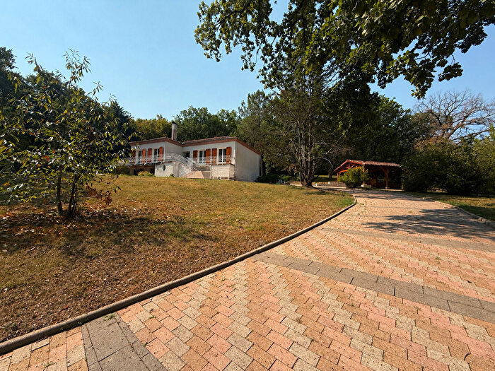 Bourlens : Maison 9 pièces à vendre
