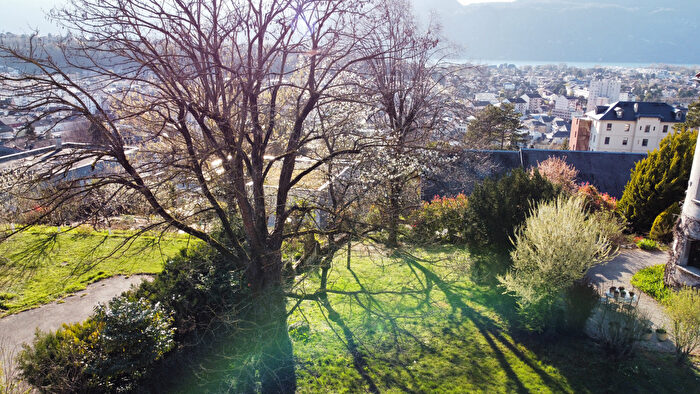 Maison à vendre - Aix-les-Bains, Est - 6 pièces - 4 chambres