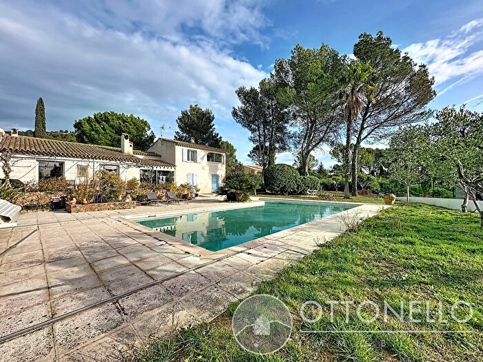 Maison à vendre - Roquebrune-sur-Argens, La Bouverie - 6 pièces - 4 chambres