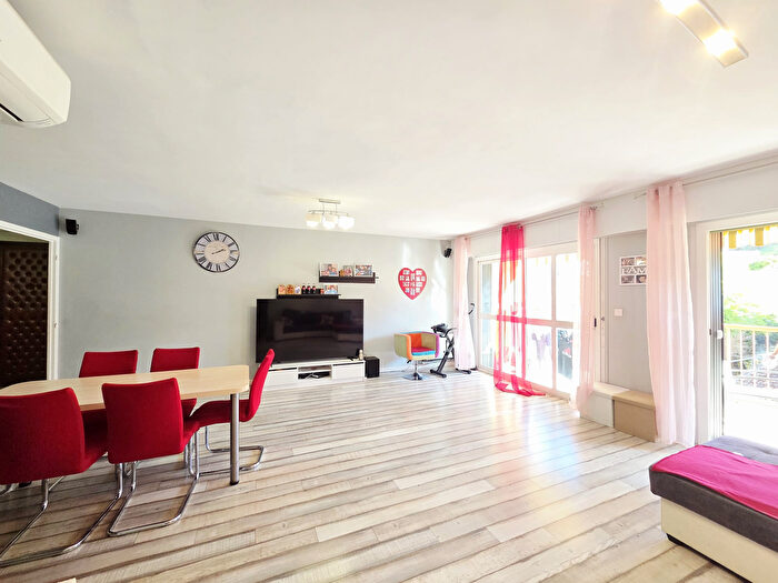 Appartement à vendre - La Trinité - 3 pièces - 2 chambres