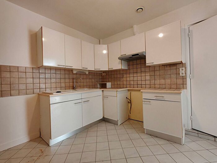 Appartement à louer - Centre Ville Nord, Rochefort - 1 pièce