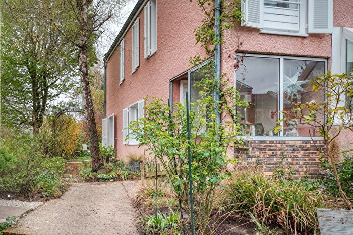 Maison à vendre - Voisins-le-Bretonneux - 6 pièces - 4 chambres
