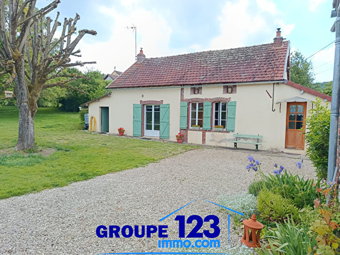 Villiers-sur-Tholon : Maison 5 pièces à vendre