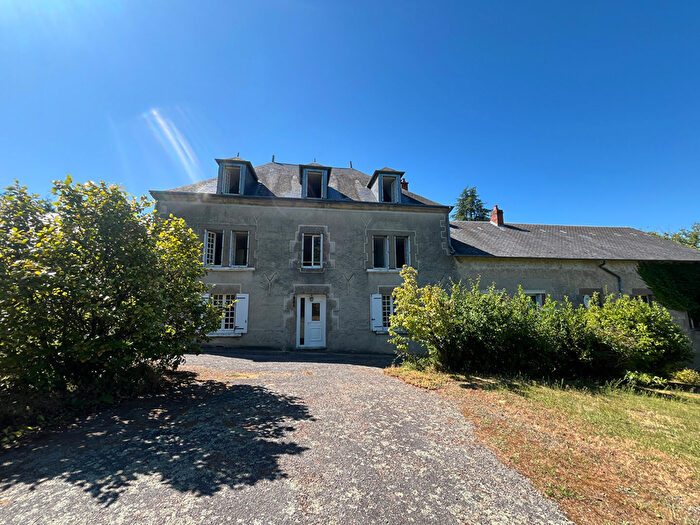 Maison à vendre - Saint-Sulpice-Laurière - 12 pièces - 8 chambres