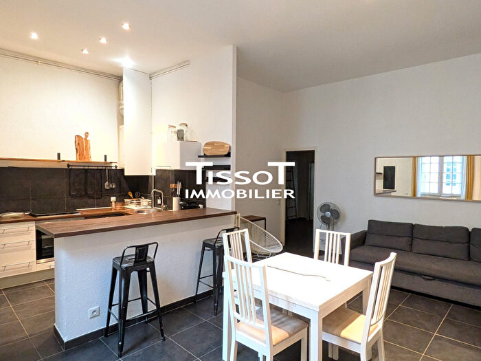 Appartement à louer - Nîmes, Ecusson, Arènes - 2 pièces - 1 chambre