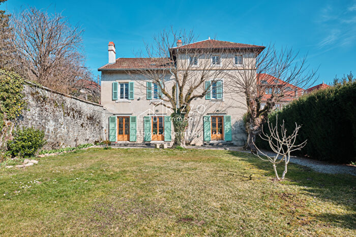 Maison à vendre - Châtillon-en-Michaille - 10 pièces - 8 chambres