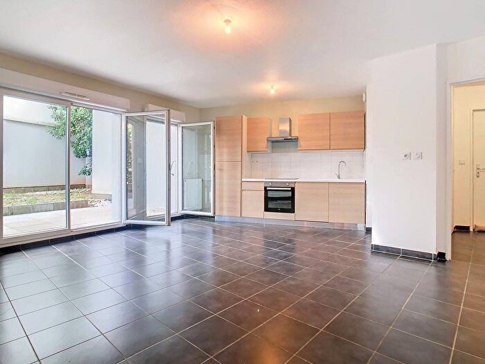 Appartement à louer - Geraniums-Champlantier-La Begude, Feyzin - 4 pièces - 3 chambres