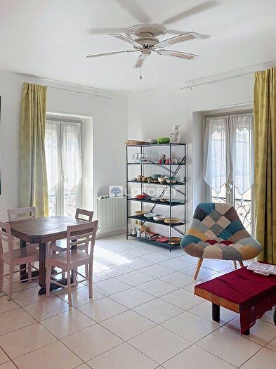 Arènes, Nîmes : Appartement 3 pièces à louer