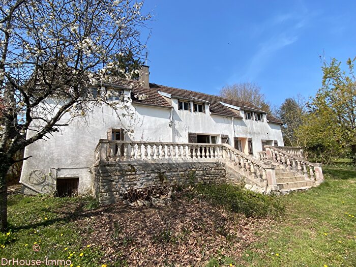 Maison 6 pièces à Lichères-sur-Yonne, à vendre