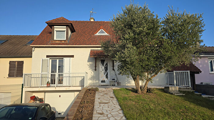 Maison à vendre - Villejust - 6 pièces - 4 chambres