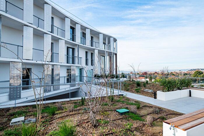 Appartement à louer - Sainte Anne, Marseille ème arrondissement - 3 pièces - 2 chambres