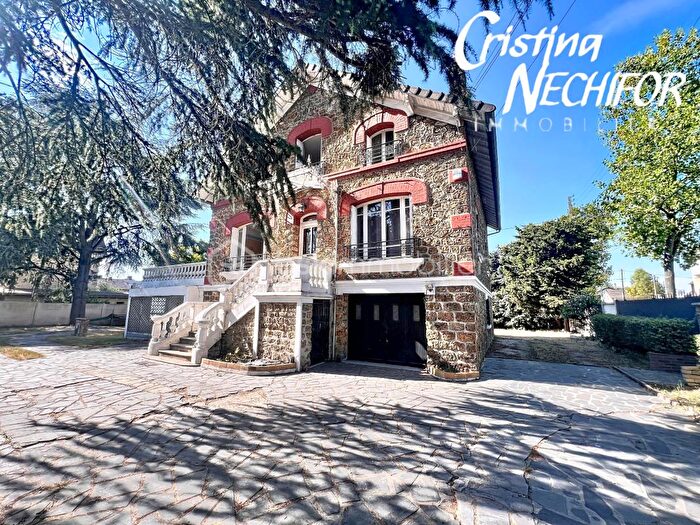Maison 9 pièces à Montfermeil, Franceville, à vendre