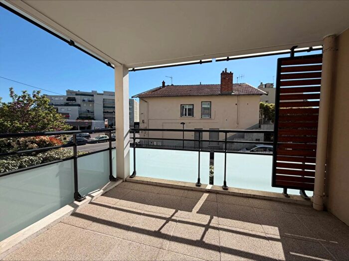 Les Genêts-Le Vinatier-Le Lessivas, Bron : Appartement 3 pièces à louer