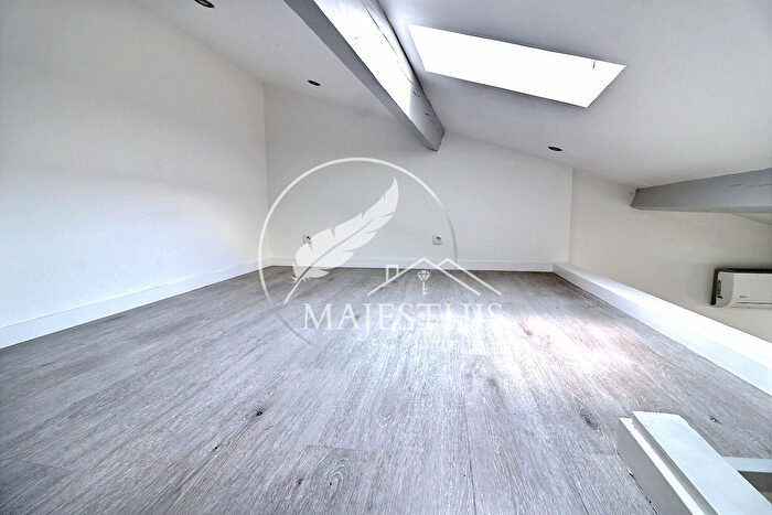 Appartement à louer - Hyères, Centre-ville - 1 pièce