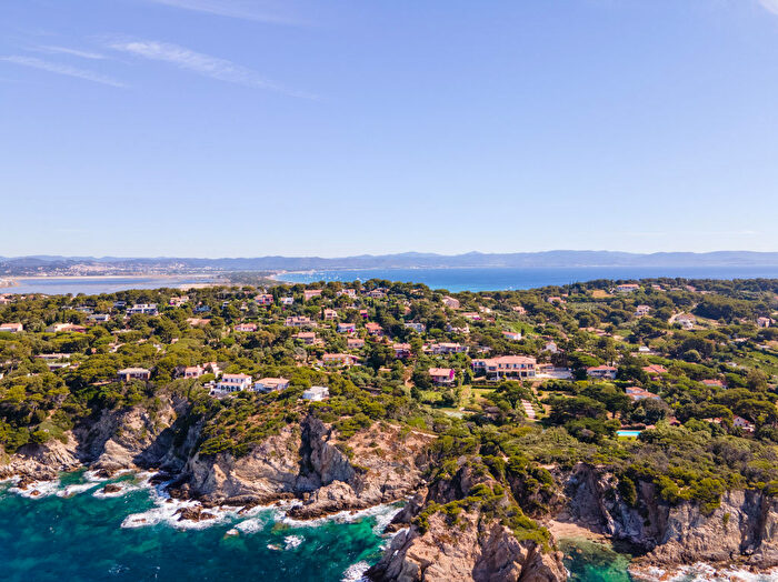 Maison à vendre - Hyères, Giens - 6 pièces - 5 chambres