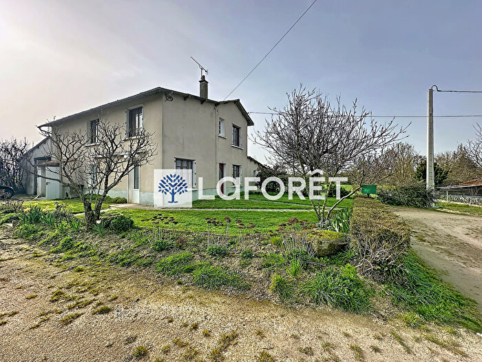 Maison à vendre - Nueil-les-Aubiers - 7 pièces - 5 chambres