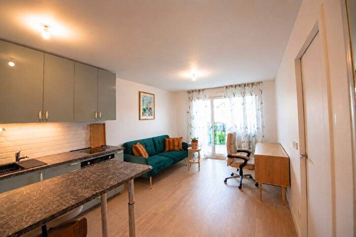 Appartement 2 pièces à Hôtel de Ville, Courbevoie, à louer