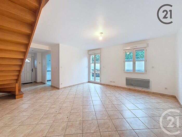 Appartement à louer - Montereau-Fault-Yonne, Ville basse - 4 pièces - 3 chambres