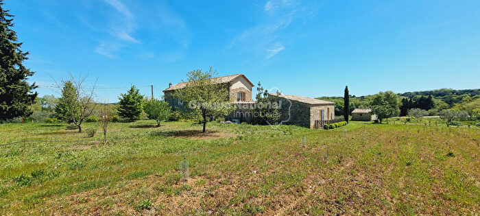 Maison à vendre - Saint-Marcel-de-Careiret - 6 pièces - 3 chambres