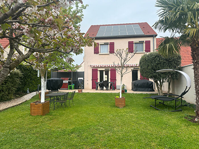 Maison 7 pièces à Issou, à vendre