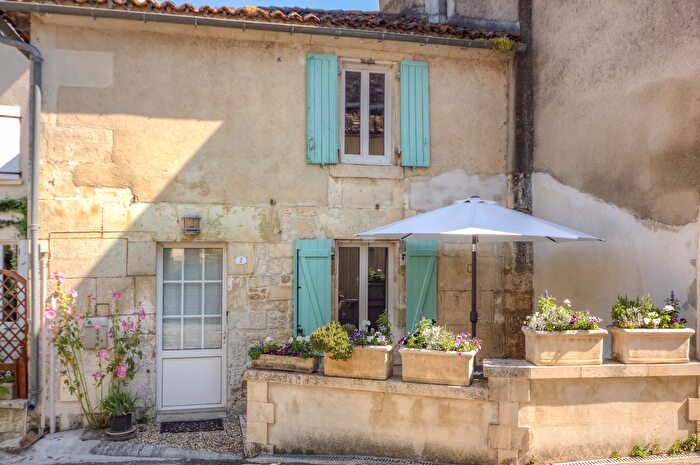 Maison à vendre - Bourg-Charente - 3 pièces - 2 chambres