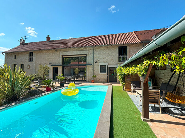 Maison à vendre - Colombiers - 7 pièces - 5 chambres