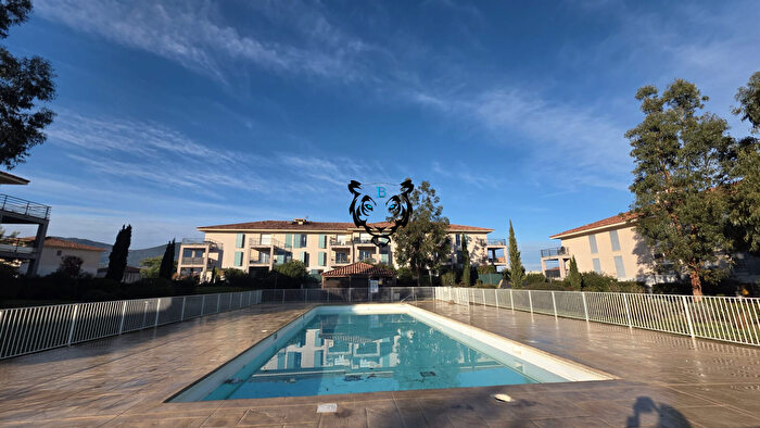 Appartement à vendre - Roquebrune-sur-Argens, Golf - 2 pièces - 1 chambre