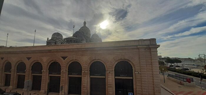Appartement à louer - Marseille e , La Joliette - 4 pièces - 3 chambres