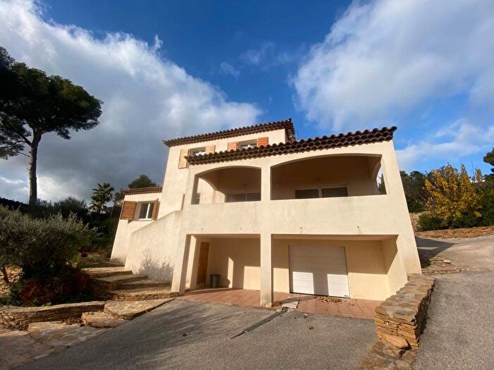 Maison à louer - La Cadière-dAzur - 4 pièces - 3 chambres