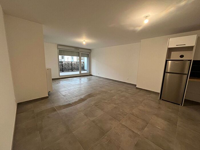 Appartement à louer - Nord, Scionzier - 3 pièces - 2 chambres